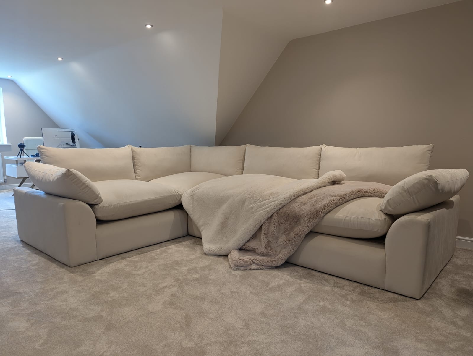 Cloud Bespoke Luxury Corner Sofa – Arabella Design
